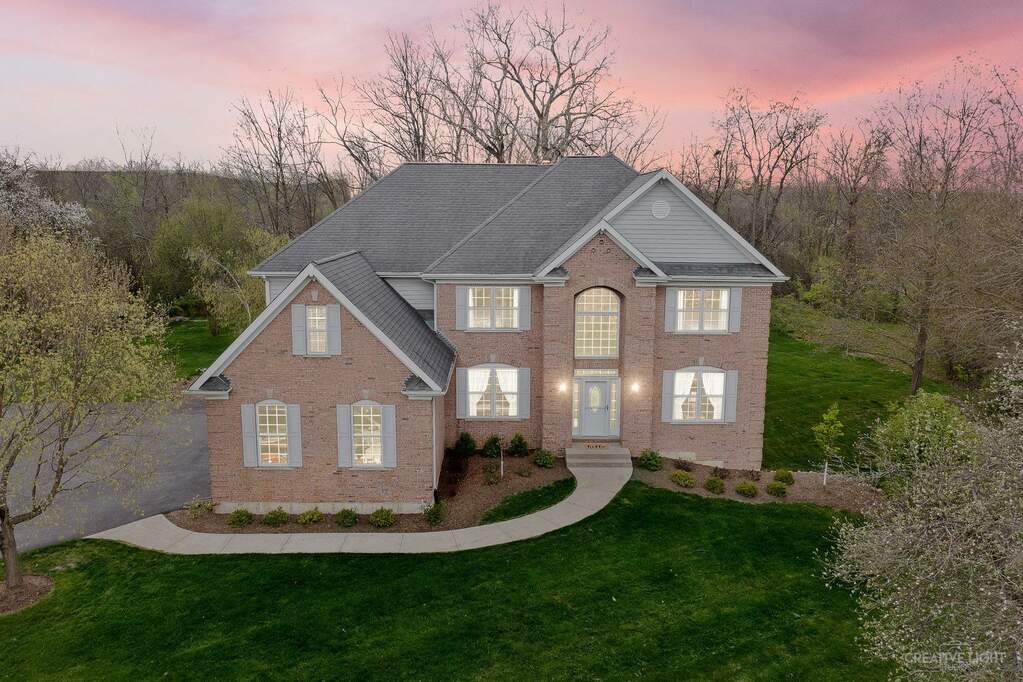 10 Royal Way, Barrington Hills, IL 60010 | MLS# 12040228 | @properties ...