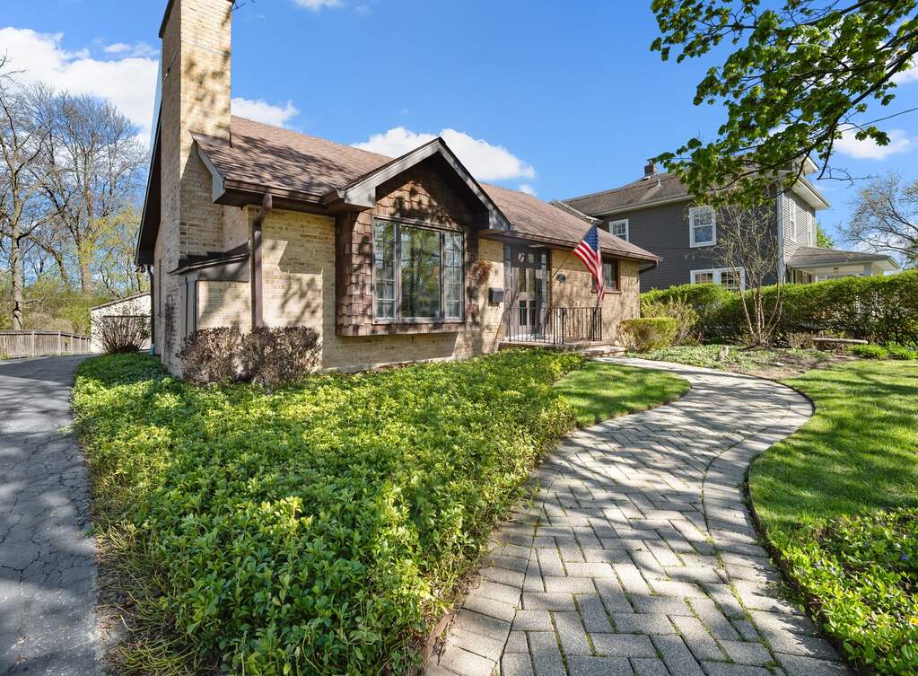 677 Mawman Avenue, Lake Bluff, IL 60044 | MLS# 12041183 | @properties ...