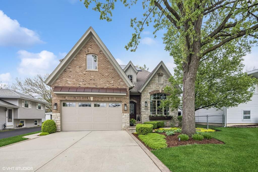 545 W Armitage Avenue, Elmhurst, IL 60126 | MLS# 12041786 | @properties ...