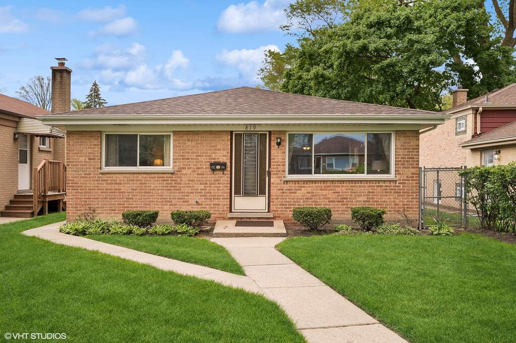 819 Hartrey Avenue, Evanston, IL 60202 | MLS# 12043511 | @properties ...