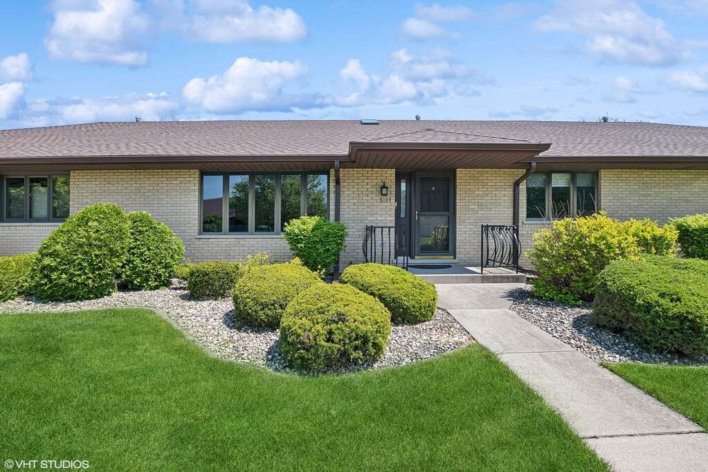 16133 Pine Drive, Tinley Park, IL 60477 | MLS# 12048999 | @properties ...