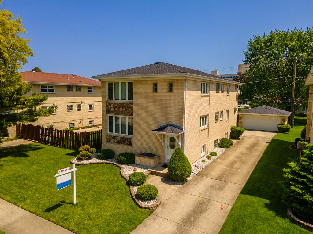 9417 S Kenton Avenue, Oak Lawn, IL 60453 | MLS# 12058162 | @properties ...