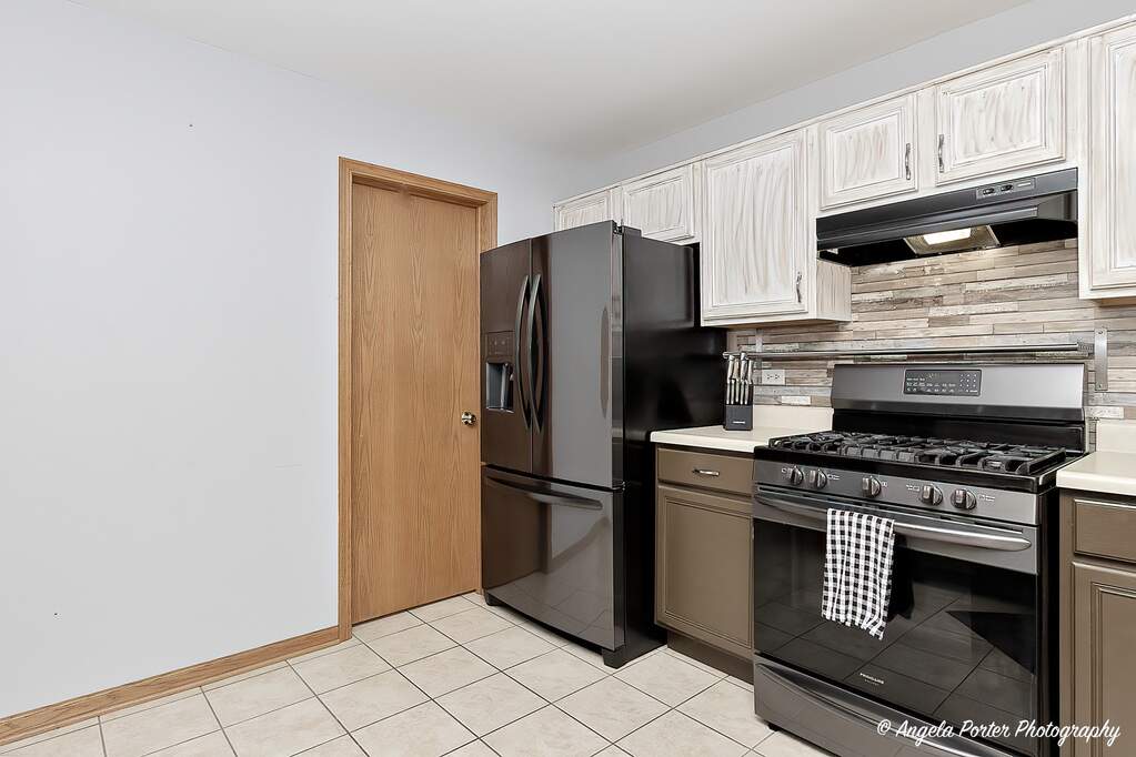 2177 N Arapahoe Trail, Round Lake Heights, IL 60073 | MLS# 12060933 ...