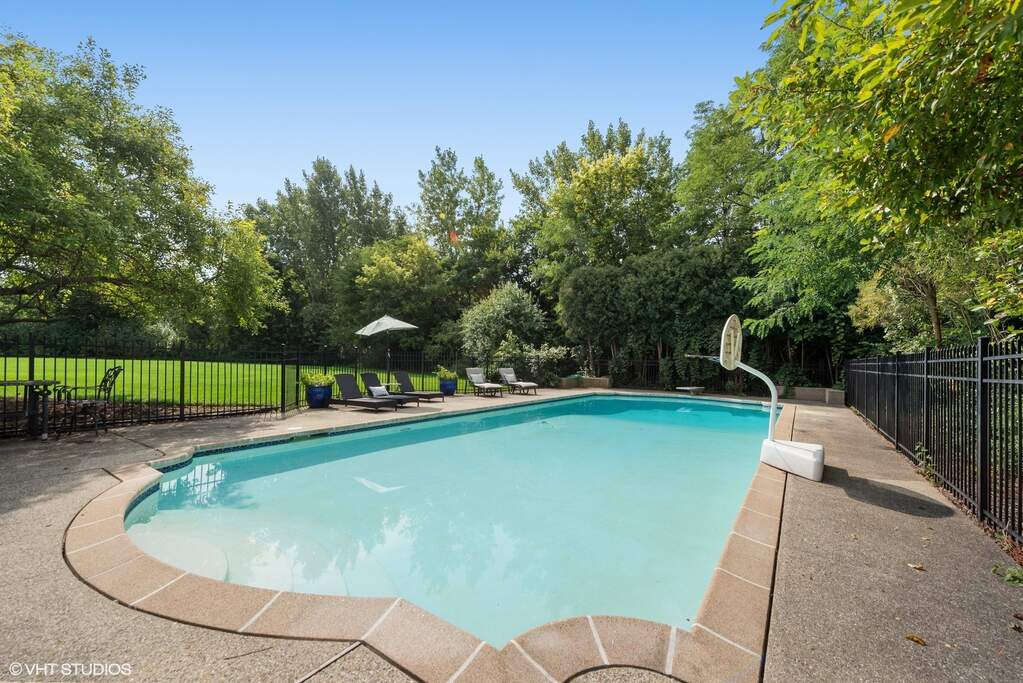 6620 Carriage Way, Long Grove, IL 60047 | MLS# 12062458 | @properties ...