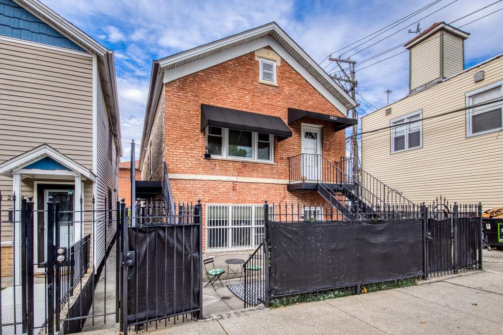 2812 S Throop Street, Chicago, IL 60608 | MLS# 12068987 | @properties ...