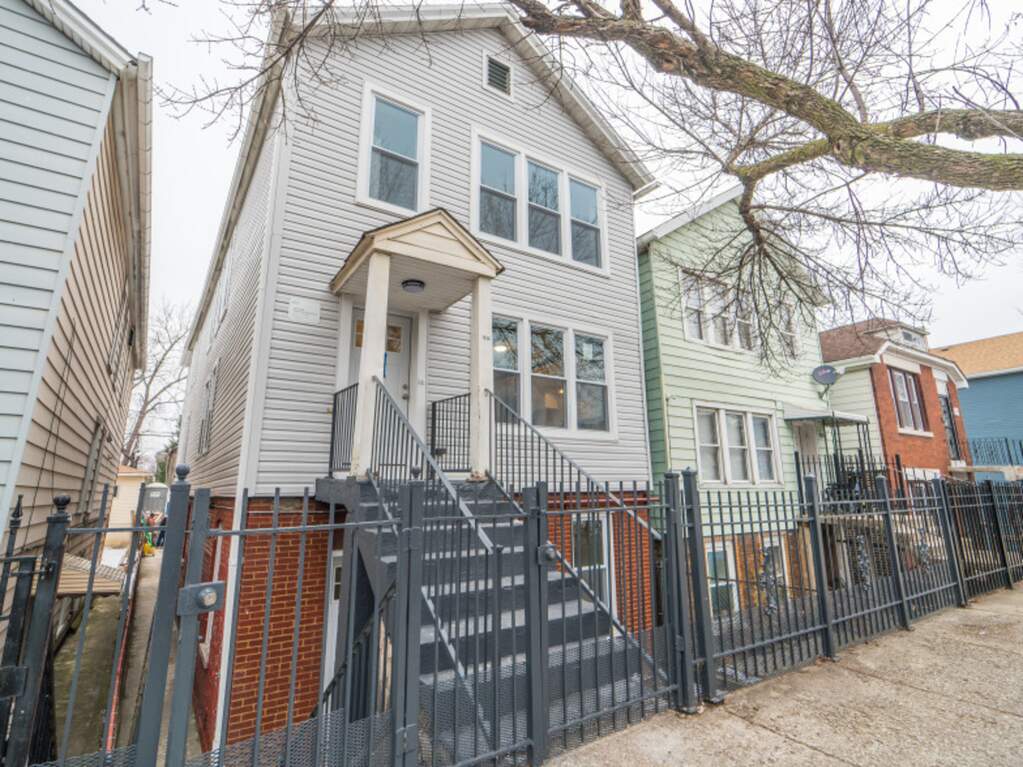 1838 W 21st Place #3R, Chicago, IL 60608 | MLS# 12073631 | @properties ...