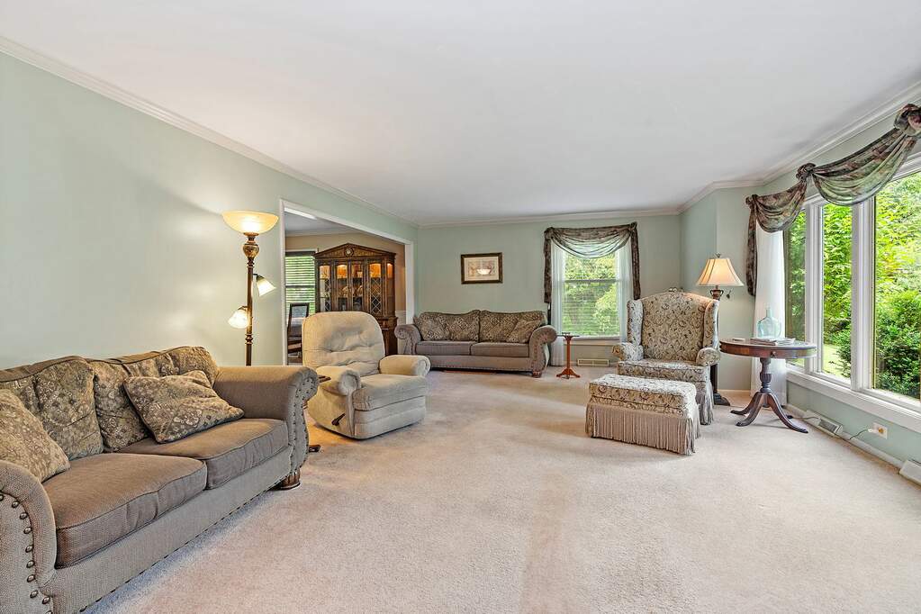 39W539 Juliet Drive, Elgin, IL 60124 | MLS# 12075044 | @properties ...