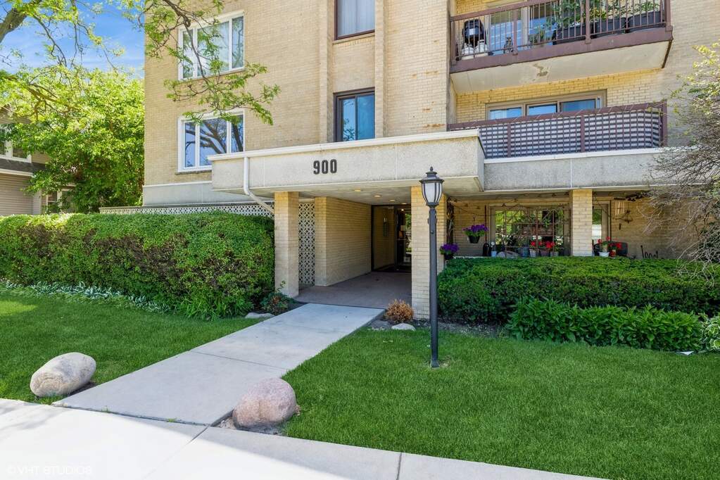900 S Des Plaines River Road #2C, Des Plaines, IL 60016 | MLS# 12078472 ...