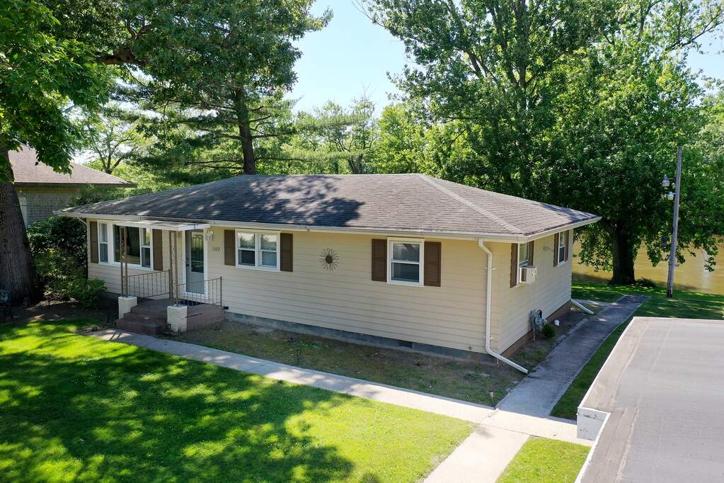 1322 N Riverside Drive, Momence, IL 60954 | MLS# 12080034 | @properties ...