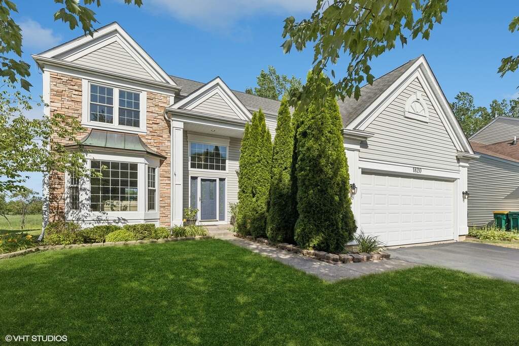 1820 Fairport Drive, Grayslake, IL 60030 | MLS# 12084590 | @properties ...
