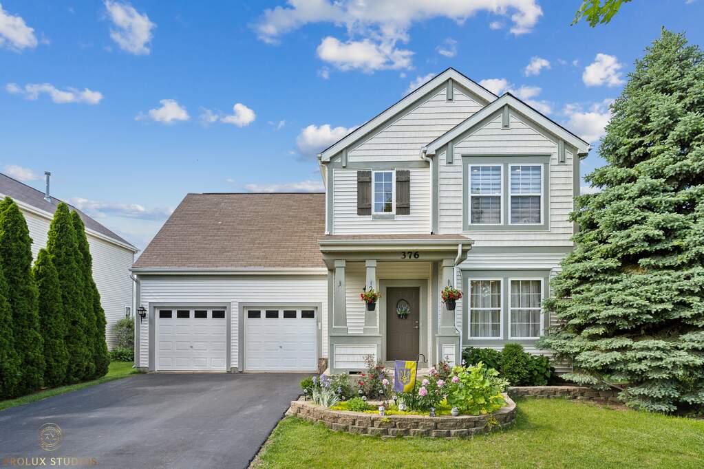 376 W Fielding Lane, Round Lake, IL 60073 | MLS# 12089678 | @properties ...