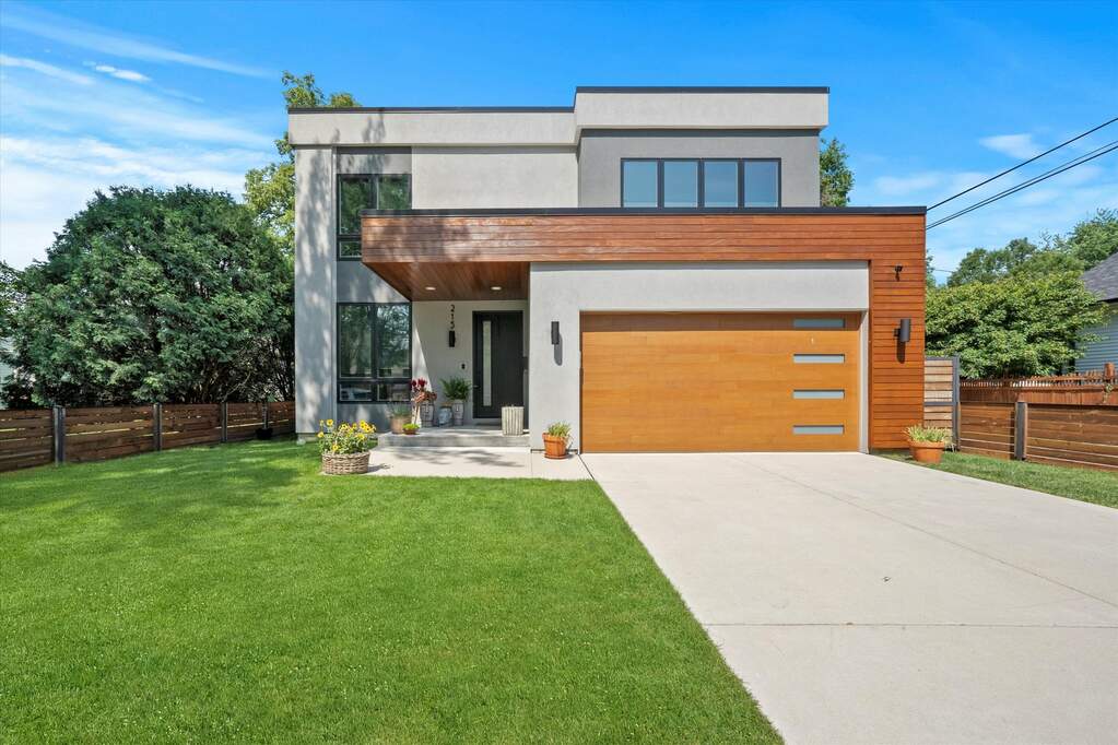 215 N Eagle Street, Naperville, IL 60540 | MLS# 12092401 | @properties ...