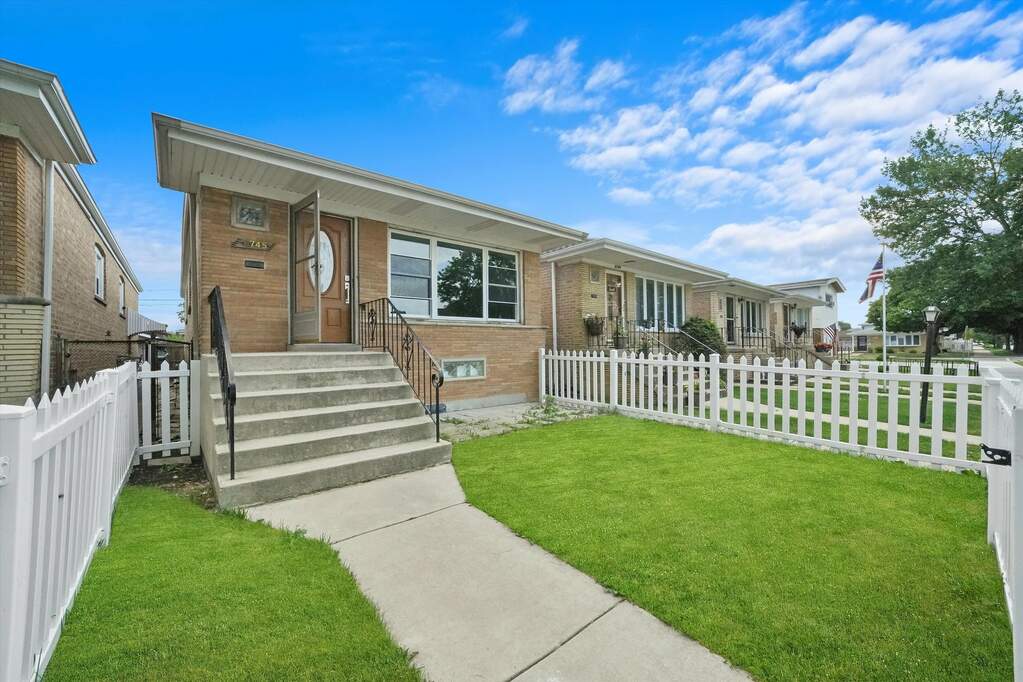 6745 W 59th Street, Chicago, IL 60638 | MLS# 12097598 | @properties ...