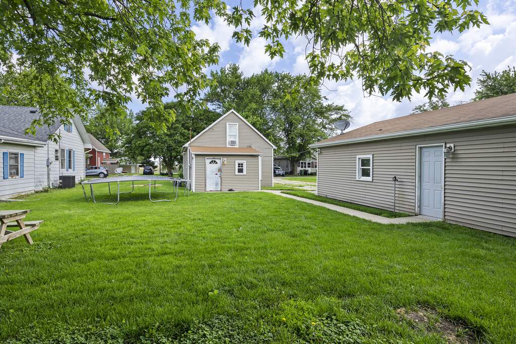 10713 Lafayette Street, Shirley, IL 61772 | MLS# 12098141 | @properties ...