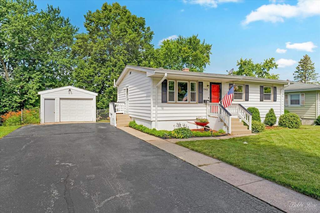 1943 Belaire Lane, Woodstock, IL 60098 | MLS# 12098413 | @properties ... 1943 Belaire Lane, Woodstock, IL 60098 | MLS# 12098413 | @properties ...