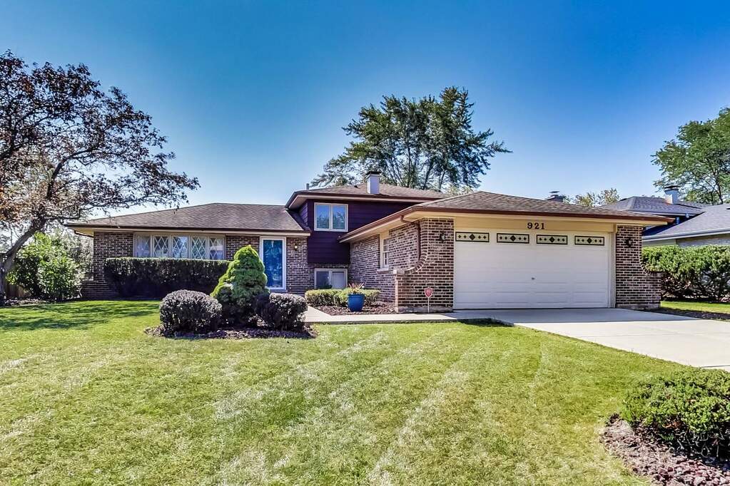 921 Walnut Drive, Darien, IL 60561 | MLS# 12103901 | @properties ...