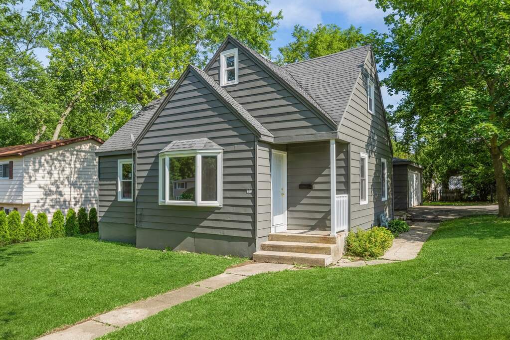 700 N Cedarwood Circle, Round Lake Heights, IL 60073 | MLS# 12105214 ...