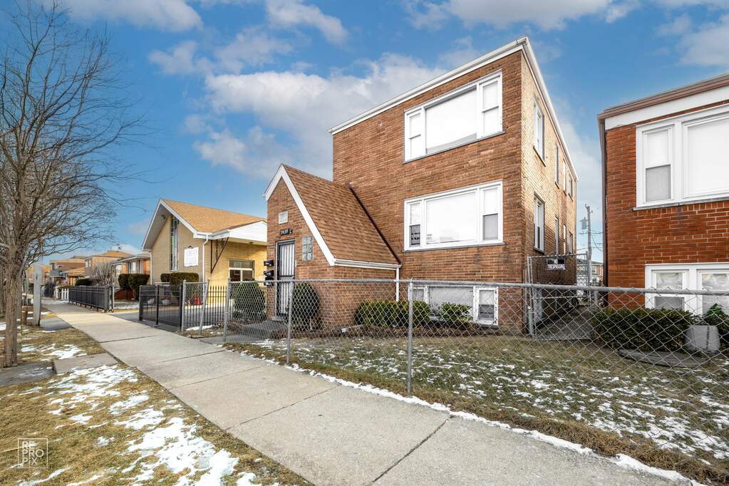 7439 W 64th Street, Summit, IL 60501 | MLS# 12273867 | @properties ...