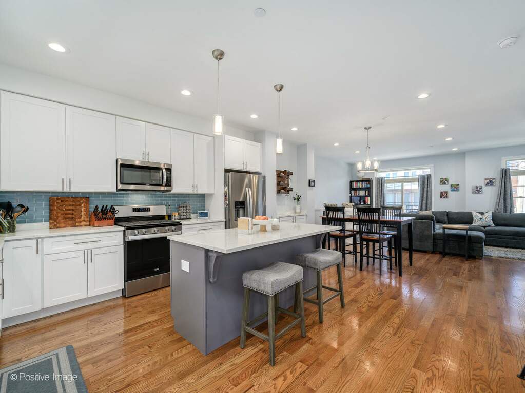 3239 S Stewart Avenue, Chicago, IL 60616 | MLS# 12276396 | @properties ...