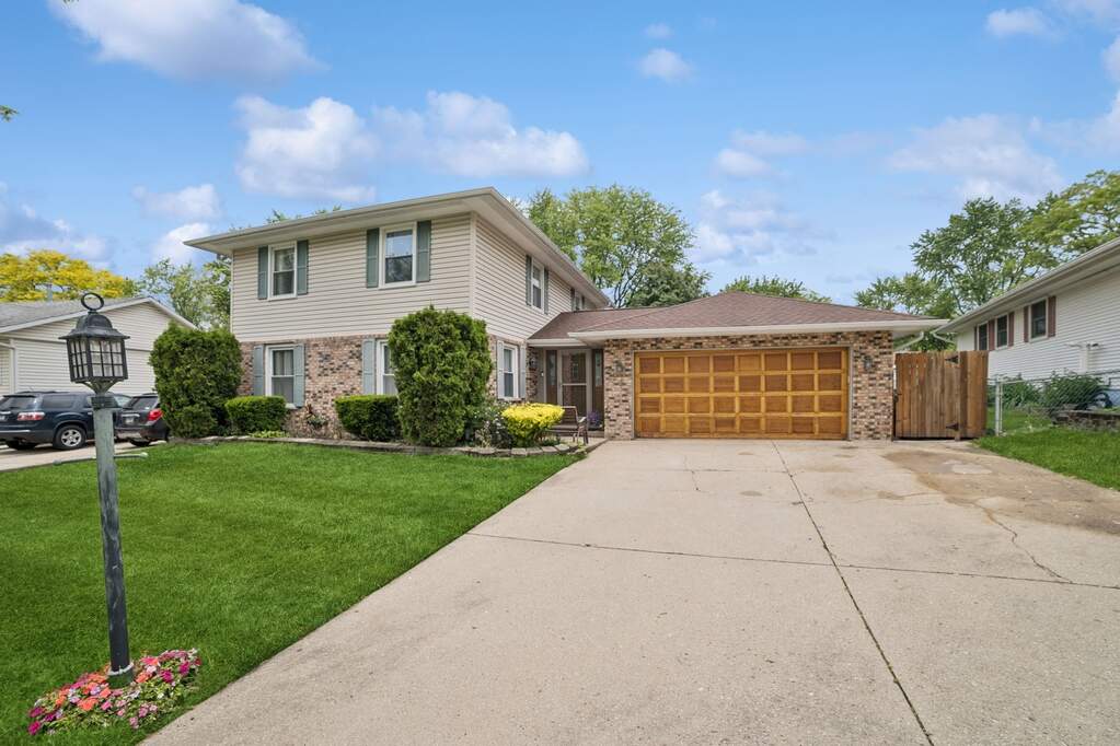 229 Dato Drive, Streamwood, IL 60107 | MLS# 12379461 | @properties ...