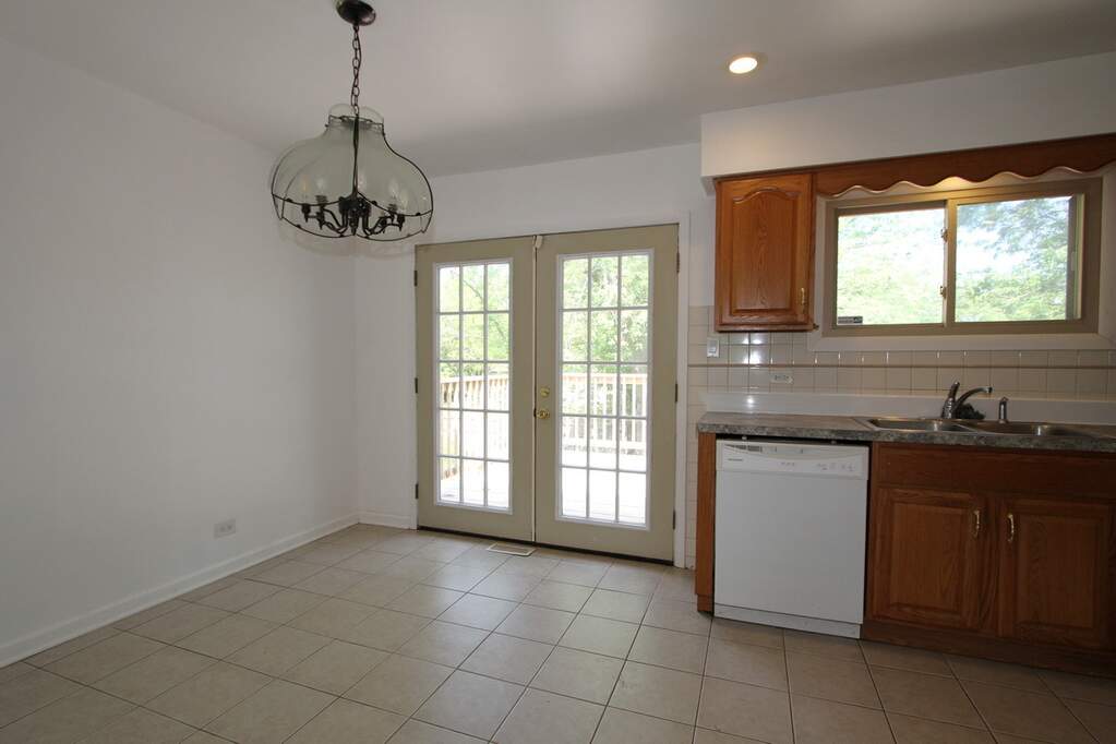 5808 Allemong Drive, Matteson, IL 60443 | MLS# 12386534 | @properties ...