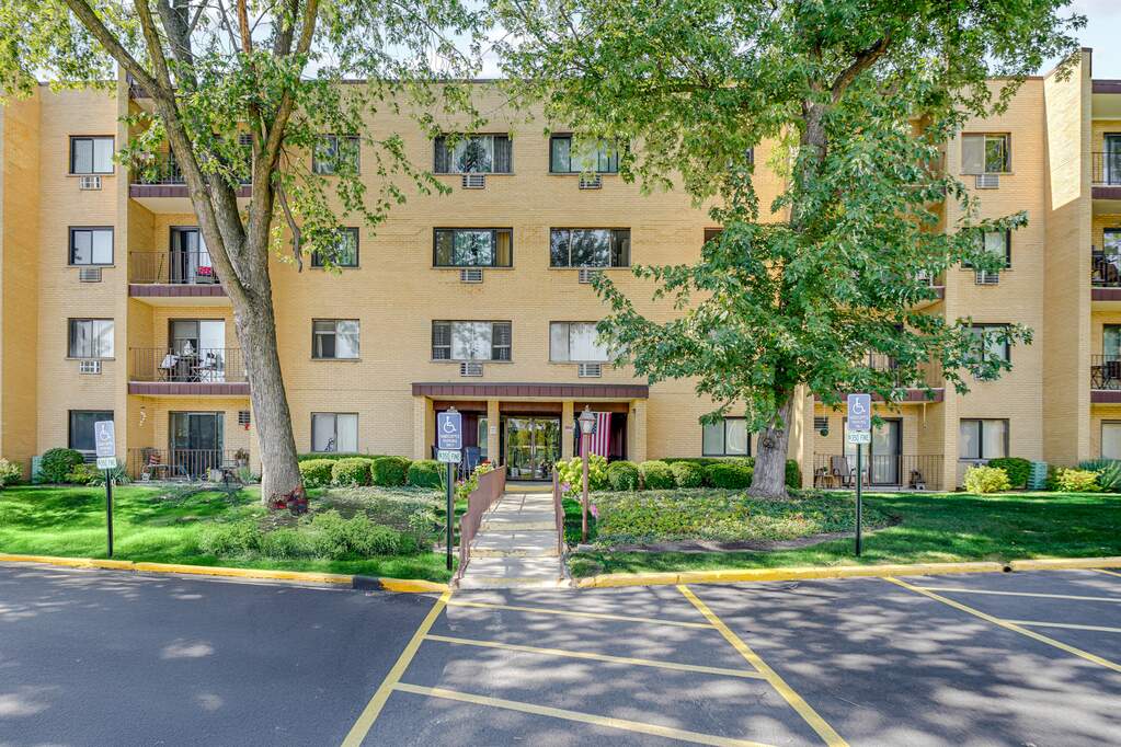 6670 S Brainard Avenue #402, Countryside, IL 60525 | MLS# 12450767 ...