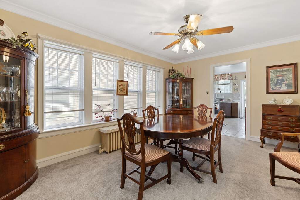 8130 Kenneth Avenue, Skokie, IL 60076 | MLS# 12472992 | @properties ...