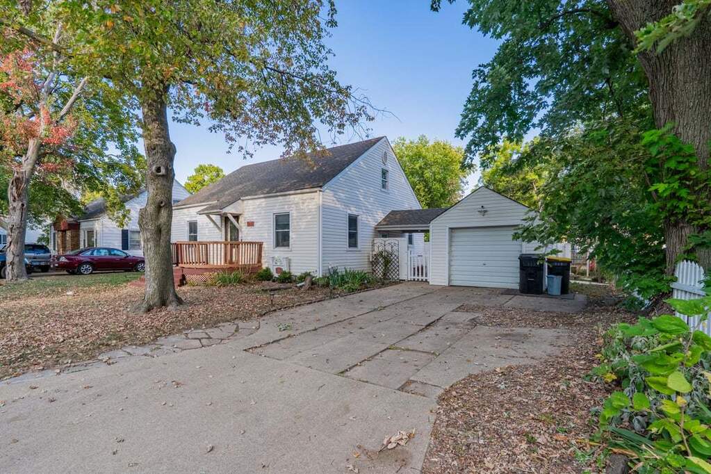 4 University Court, Normal, IL 61761 | MLS# 12481056 | @properties ...