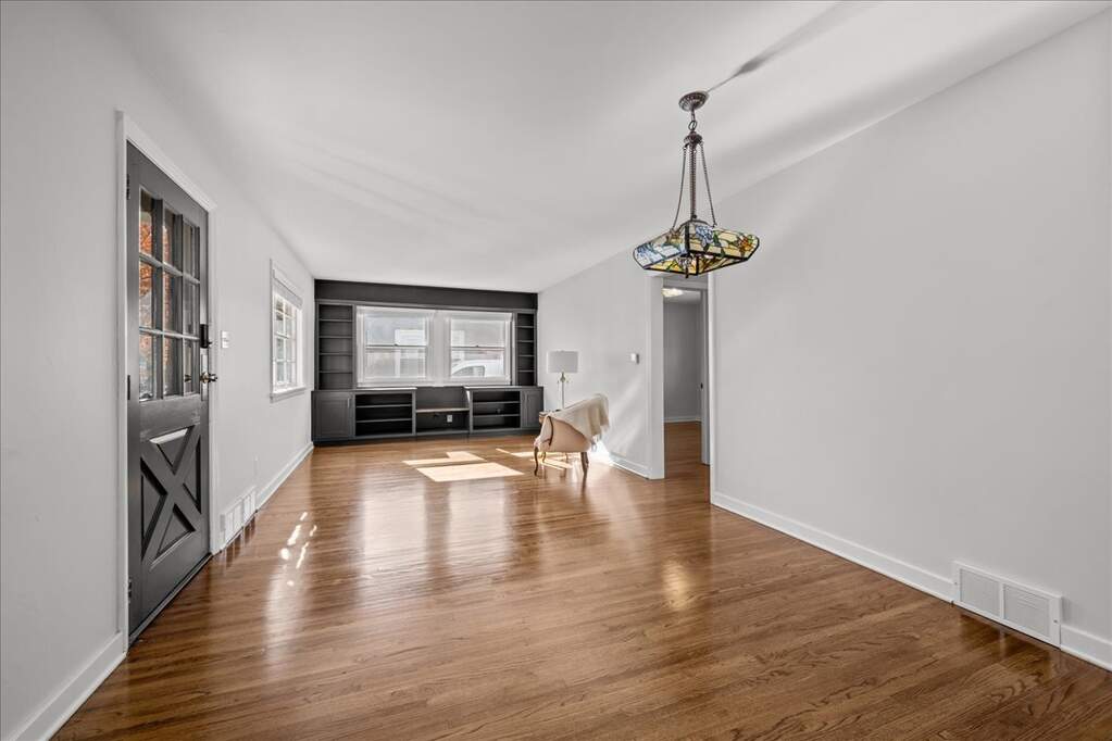 425 Ingleside Avenue, Aurora, IL 60506 | MLS# 12515360 | @properties ...