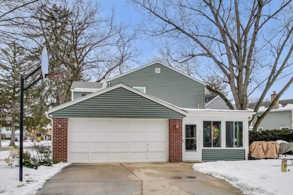 1319 E Mayfair Road, Arlington Heights, IL 60004 | MLS# 12596744 ...
