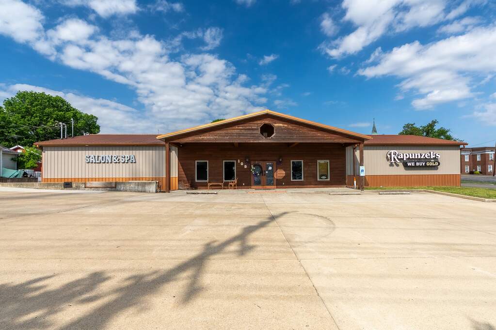 109 W Poplar Street, Harrisburg, IL 62946 | MLS# 12610195 | @properties ...