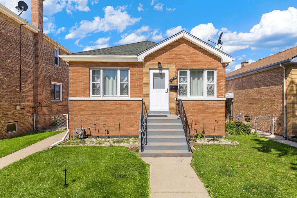 1618 Gunderson Avenue, Berwyn, IL 60402 | MLS# 12636547 | @properties ...