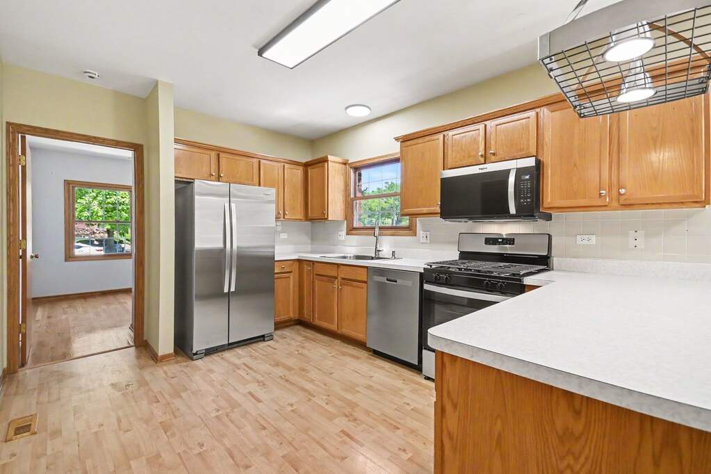 10948 Deblin Lane, Oak Lawn, IL 60453 | MLS# 12649317 | @properties ...