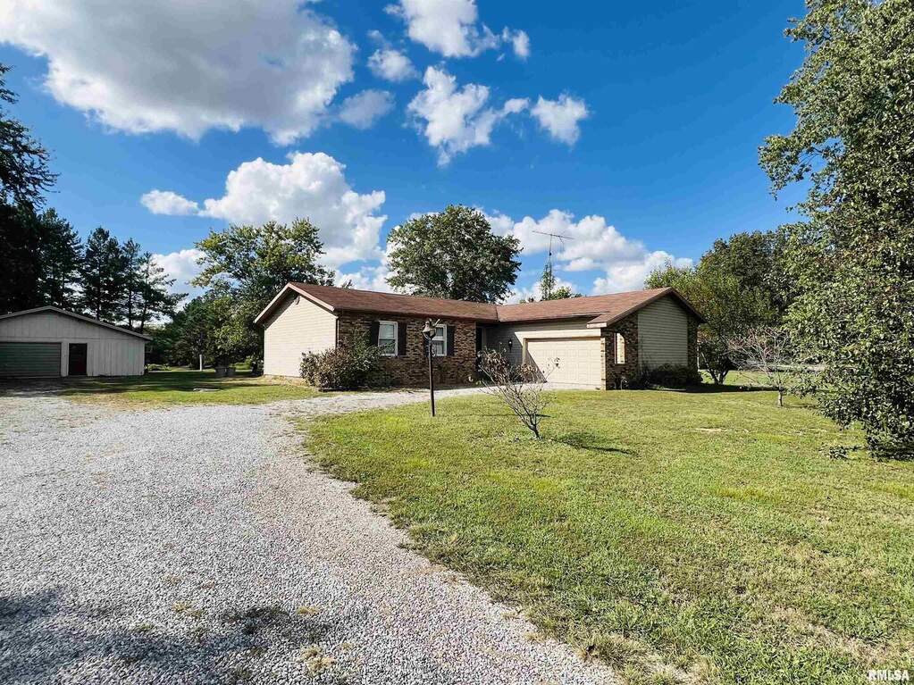 295 Country Acres Road, Eldorado, IL 62930 | MLS# EB460052 ...