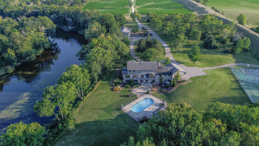 1700 Pioneer Rd, Cedarburg, WI 53012 | MLS# 1548316 | @properties SE ...