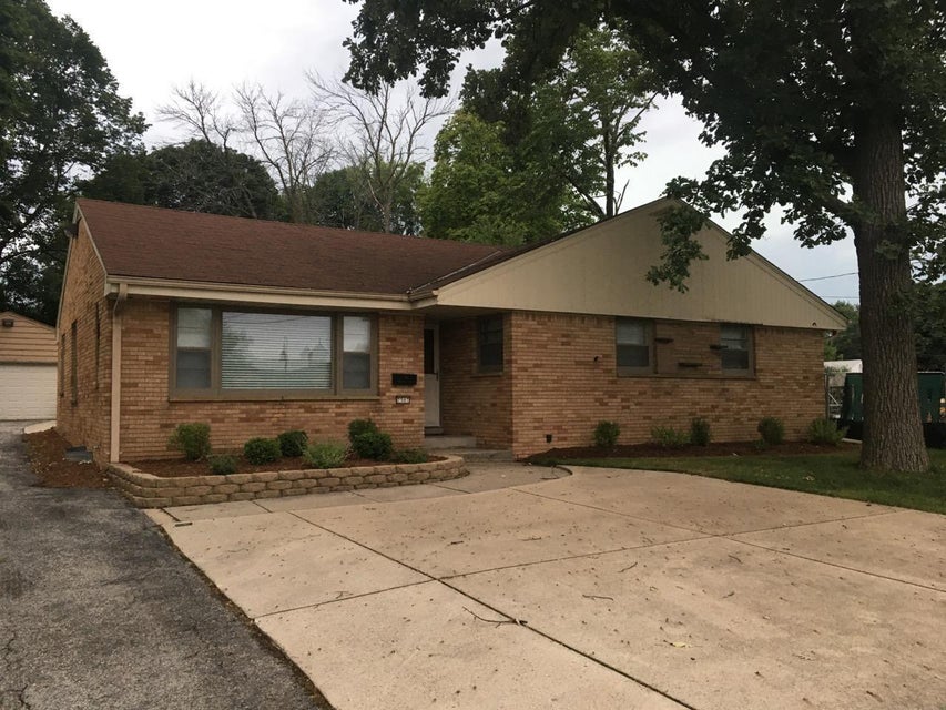 7507 W Cold Spring Rd, Greenfield, WI 53220 | MLS# 1705194 ...