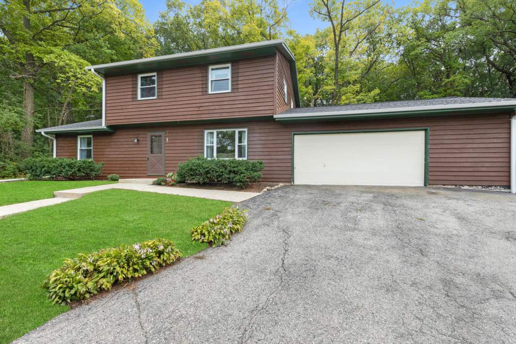 S72W30927 Kettle Ridge Dr, Mukwonago, WI 53149 | MLS# 1710465 ...