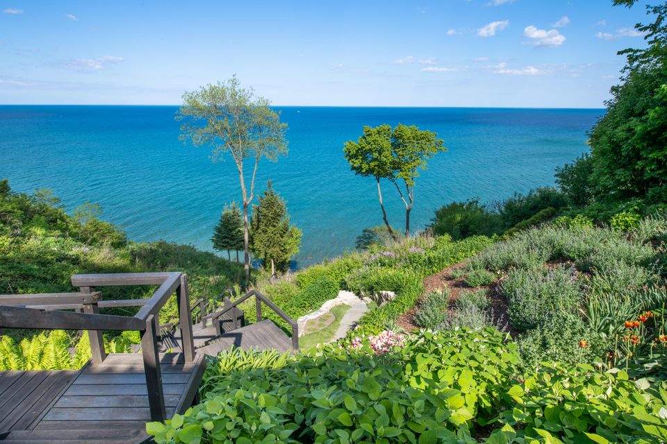 4442 N Lake Dr, Shorewood, WI 53211 | MLS# 1743099 | @properties SE ...