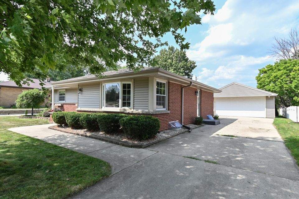 1508 Drexel Blvd, South Milwaukee, WI 53172 | MLS# 1757022 ...