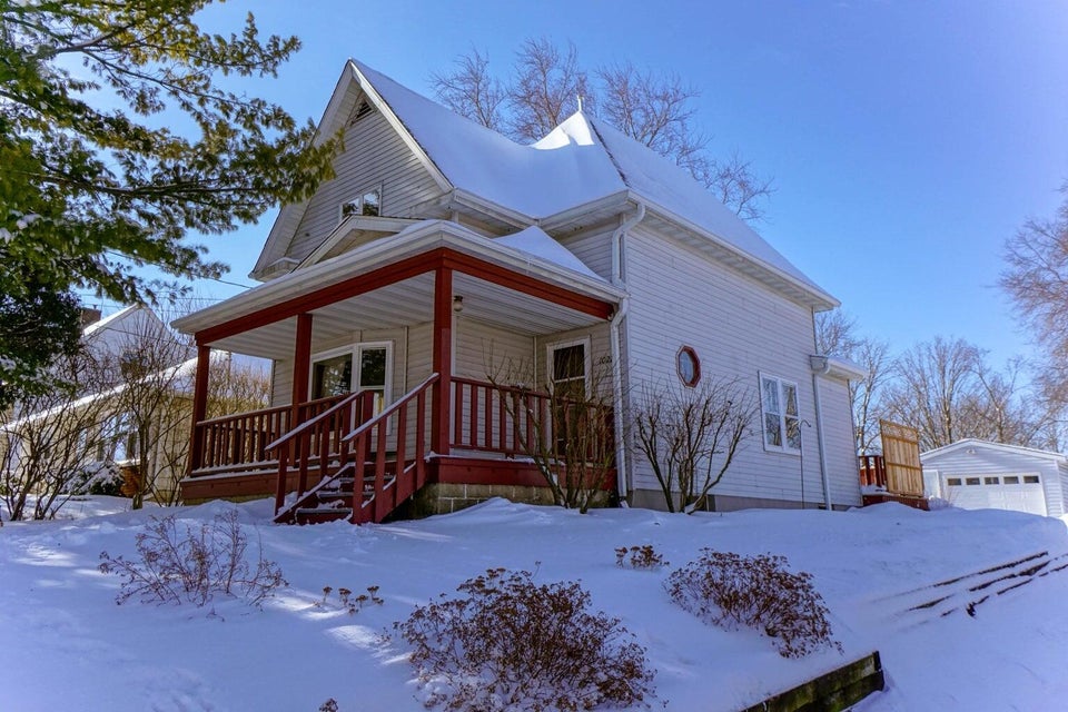 1022 Oakland Ave, Waukesha, WI 53186 | MLS# 1824790 | @properties SE ...