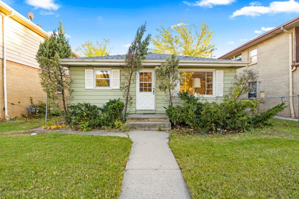 7325 W Hampton Ave, Milwaukee, WI 53218 | MLS# 1825349 | @properties SE ...