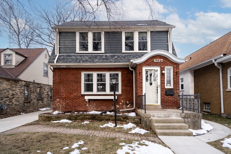 4237 N Morris Blvd, Shorewood, WI 53211 | MLS# 1828631 | @properties SE ...