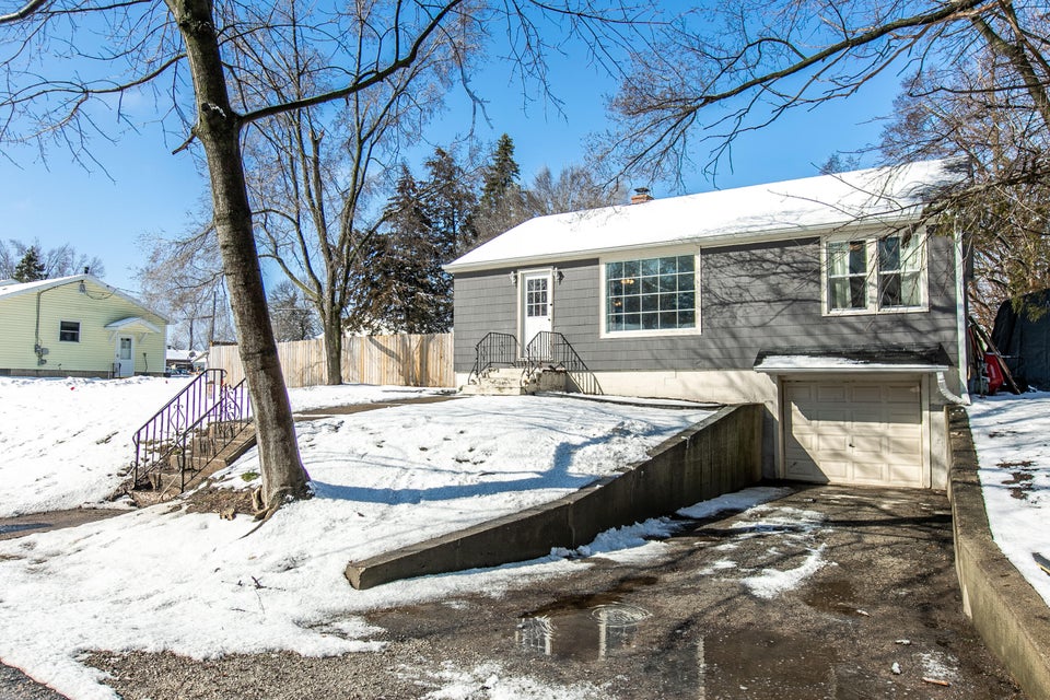 8920 359th Ave, Twin Lakes, WI 53181 | MLS# 1828745 | @properties SE ...