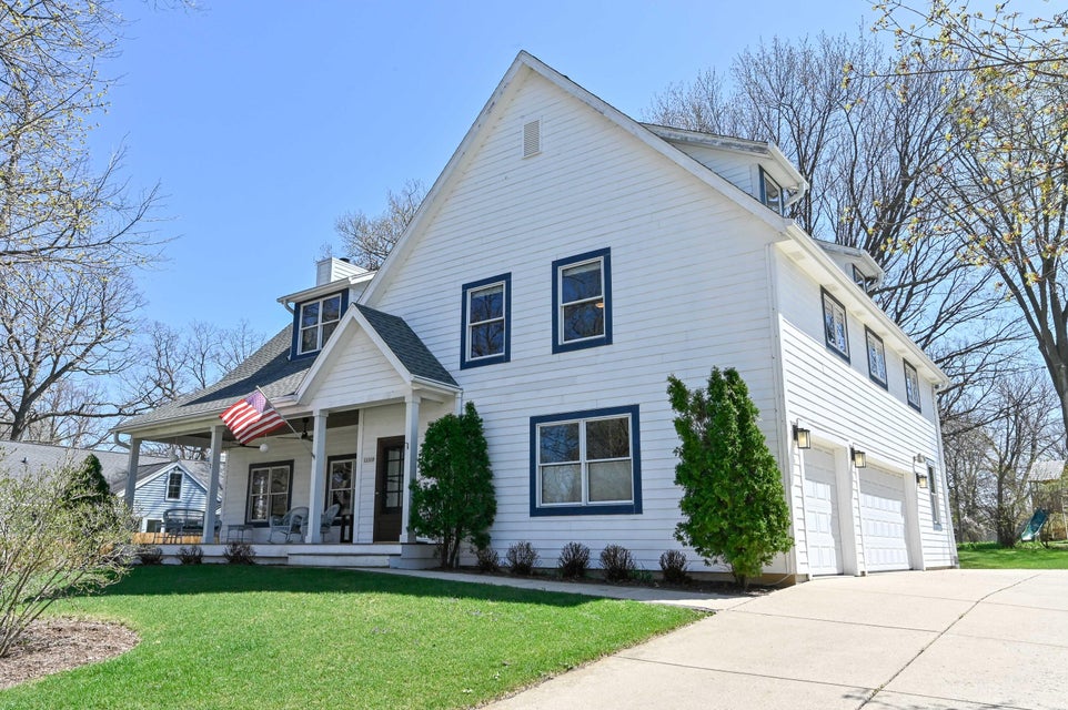 11119 W Clarke St, Wauwatosa, WI 53226 | MLS# 1830564 | @properties SE ...