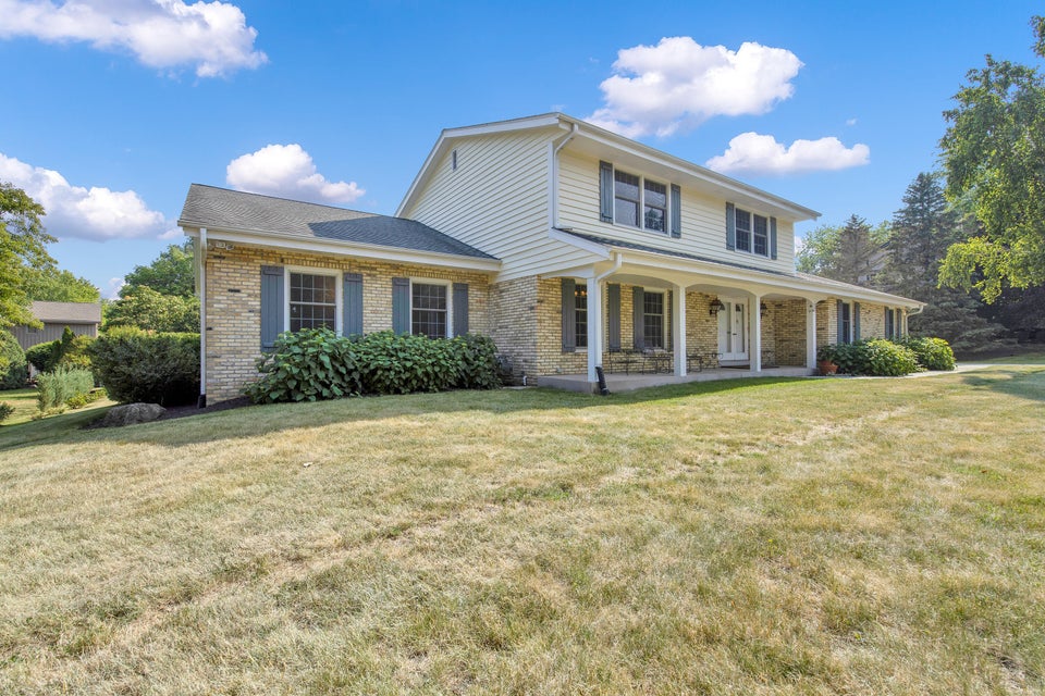 14245 Providence Ln, Brookfield, WI 53005 | MLS# 1839636 | @properties ...