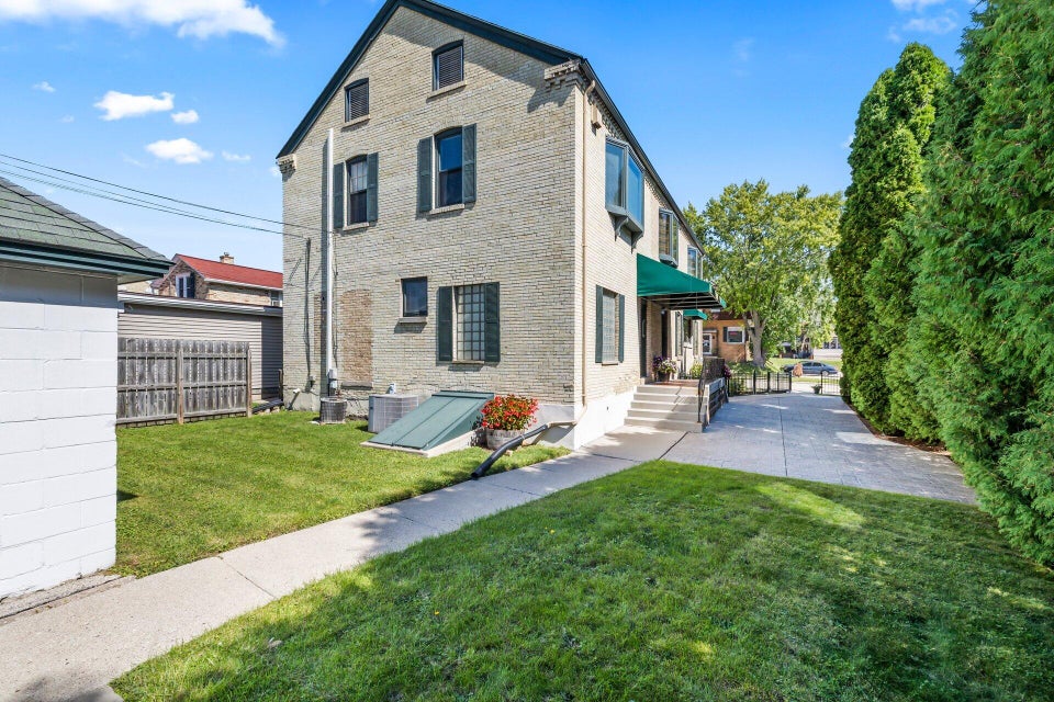 551 N Wisconsin St, Port Washington, WI 53074 | MLS# 1849896 ...