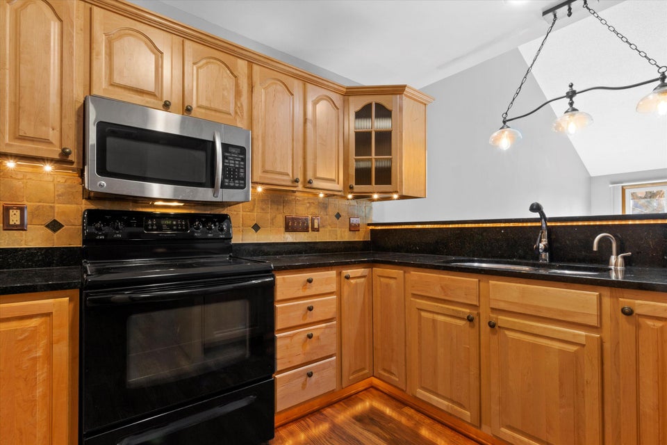 3737 Wyoming Way, Racine, WI 53404 | MLS# 1858766 | @properties SE ...