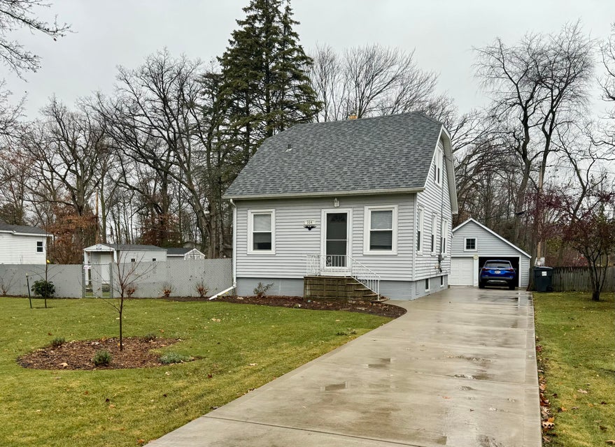 324 6th Way, Racine, WI 53403 | MLS# 1859081 | @properties SE Wisconsin