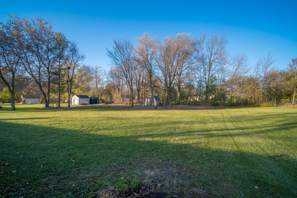 3676 W Hilltop Ln, Franklin, WI 53132 | MLS# 1859167 | @properties SE ...