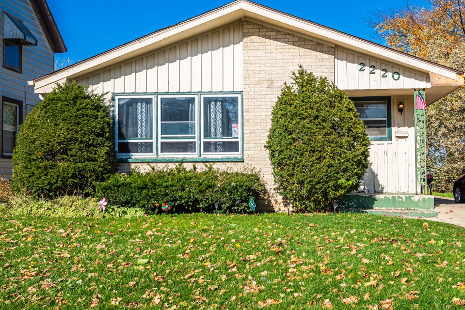 2220 Harriet St, Racine, WI 53404 | MLS# 1859213 | @properties SE Wisconsin